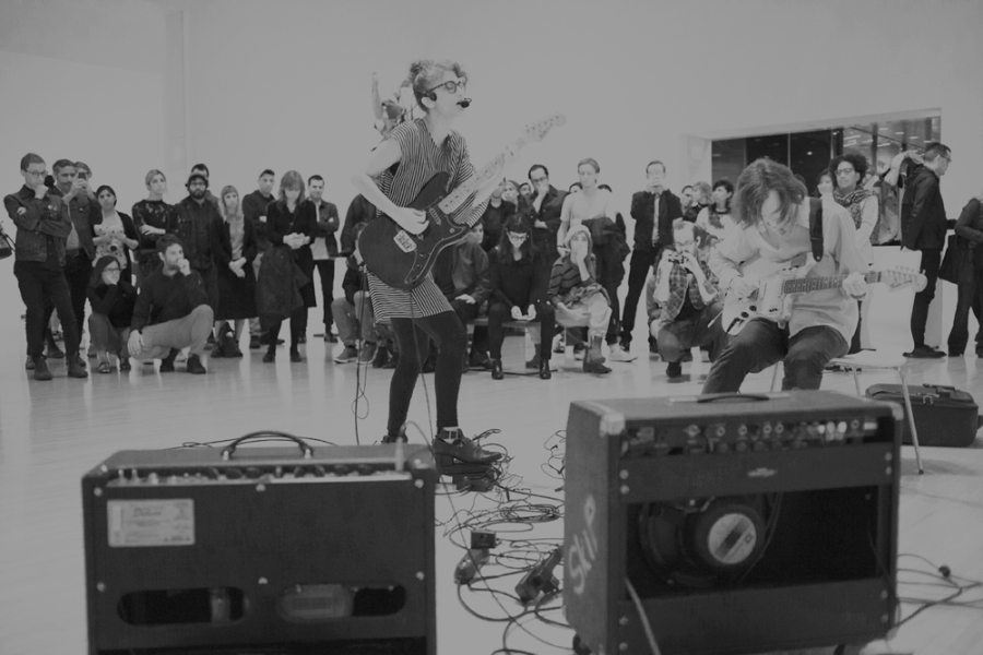 metal rouge – Helga Fassonaki